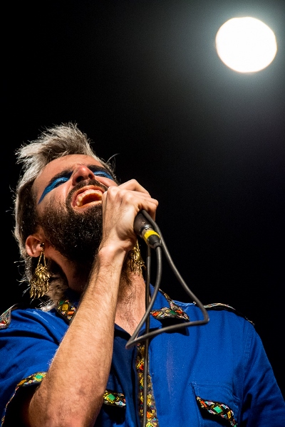 Cantor Lineker emociona público durante o Festival | Universidade ...